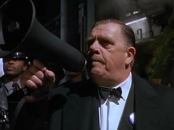 Two reasons why Pat Hingle played Commissioner Gordon in Batman ‘89 | I ...